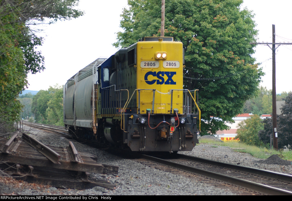 CSX 2805 running Longhood forward